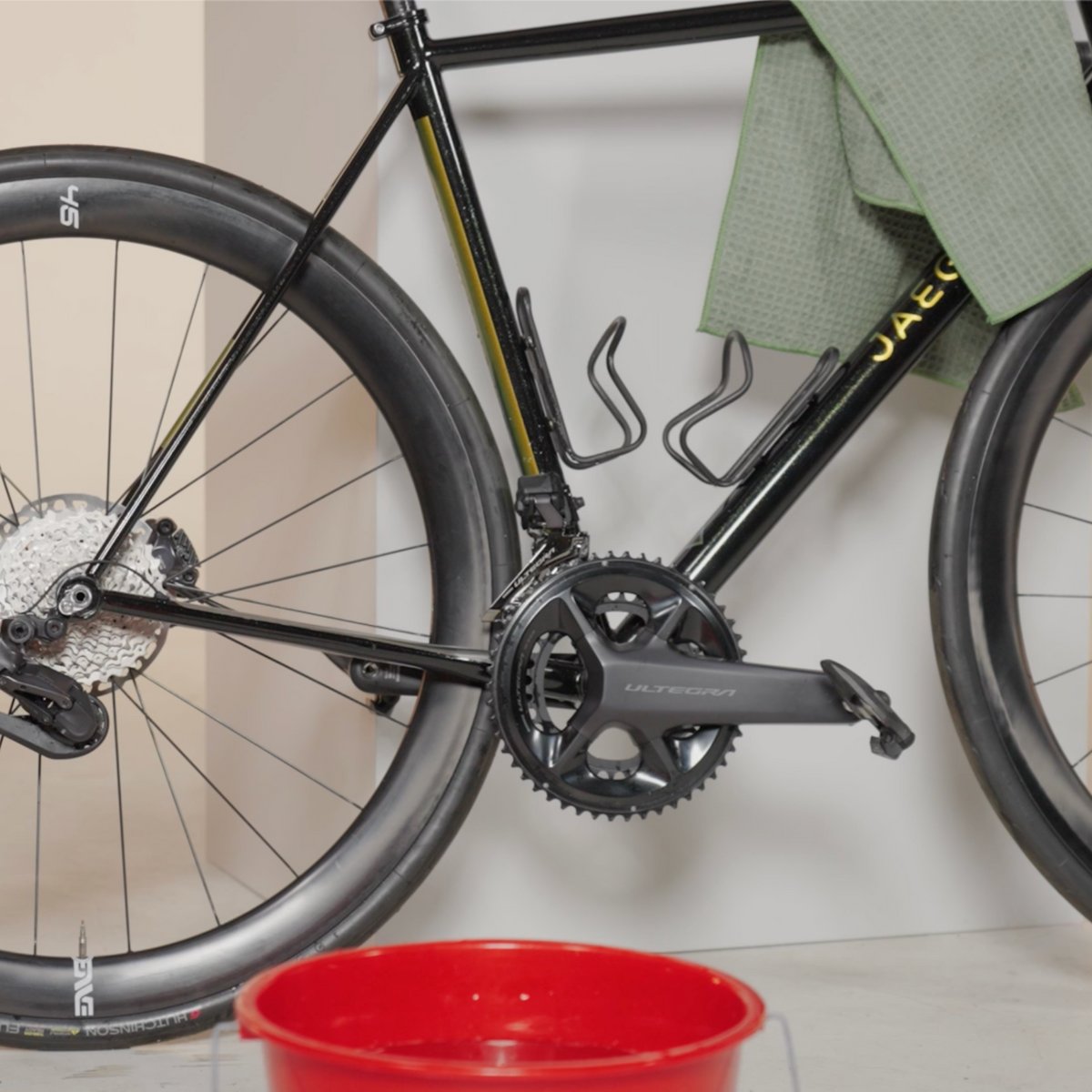 How to clean your bike with a waxed chain – Cyclowax