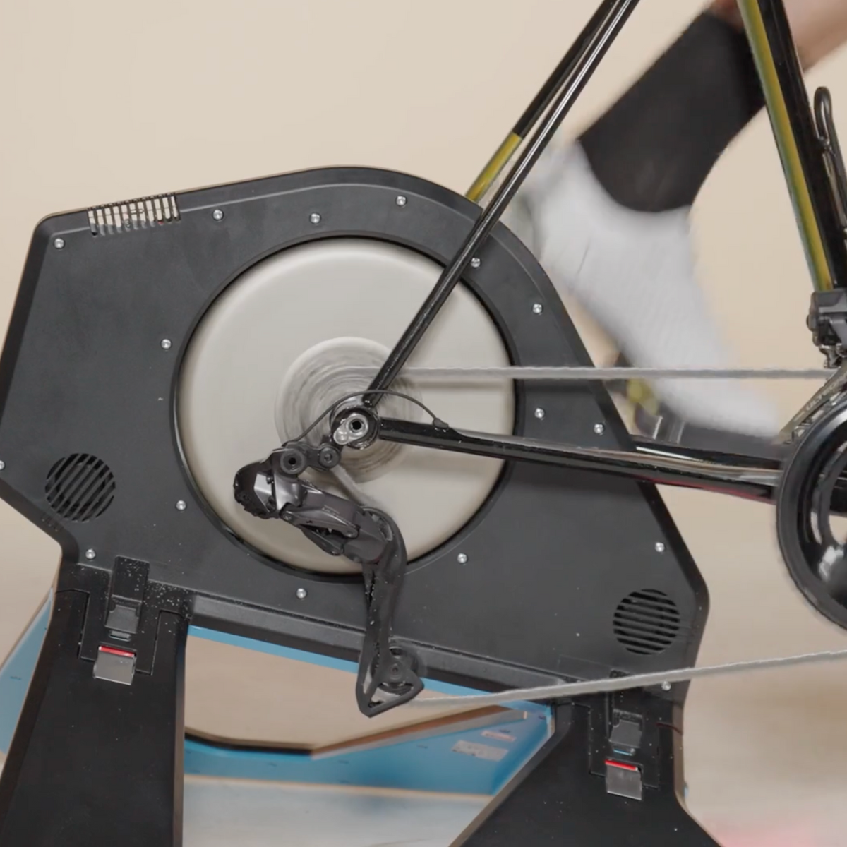 How to smoothen a freshly waxed chain – Cyclowax